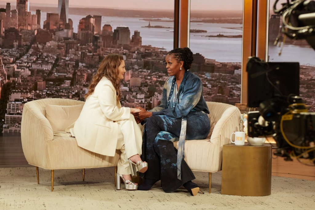 Duct tape can't stop Drew Barrymore. She scoots in on Michelle Obama ...