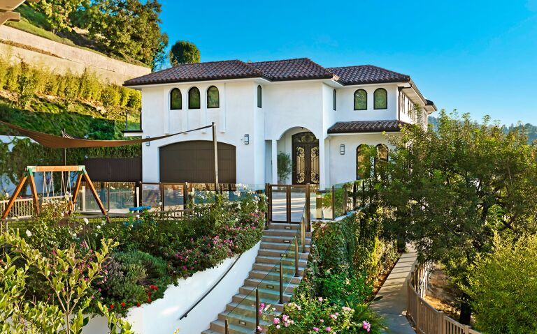 Dwyane Wade and Gabrielle Union relist mansion for $6 million - Los ...