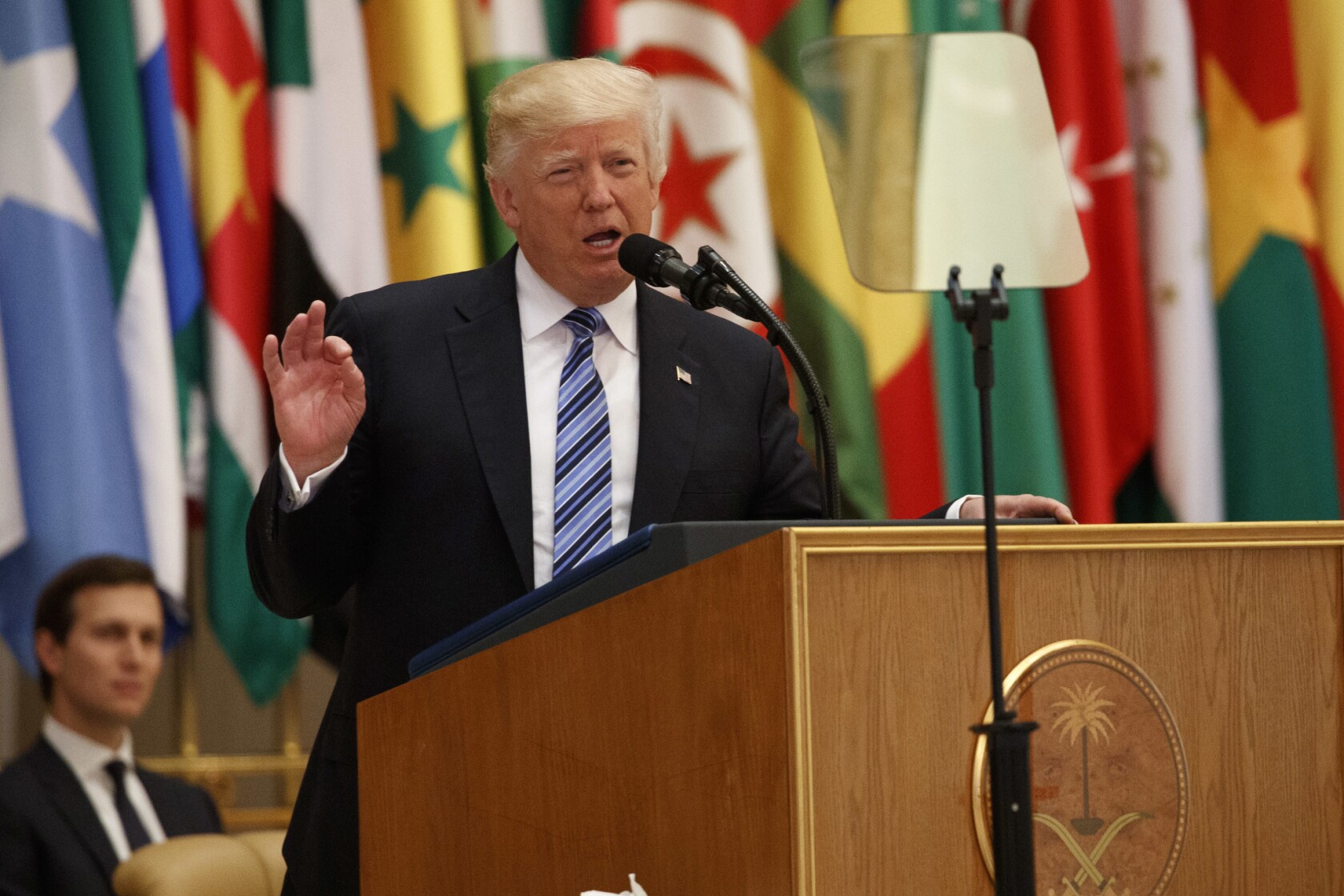Trump's message to Arab leaders: Do more to fight extremism - Los ...