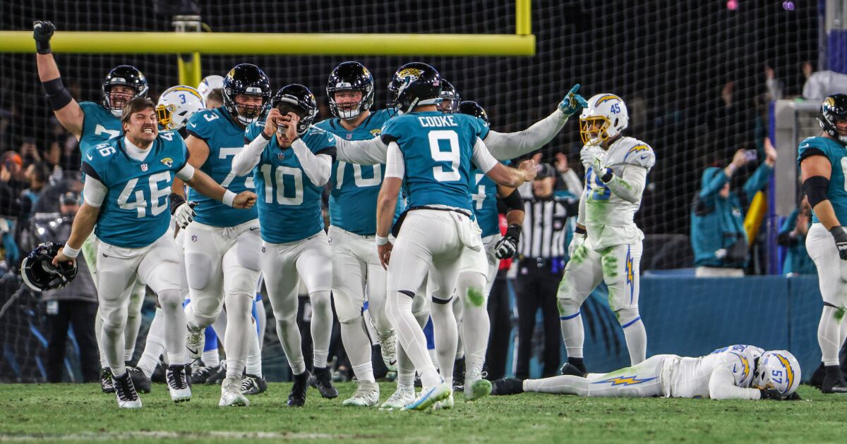 Chargers blow 27-point lead in 31-30 playoff loss to Jaguars - Los ... Chargers blow 27-point lead in 31-30 playoff loss to Jaguars - Los ...
