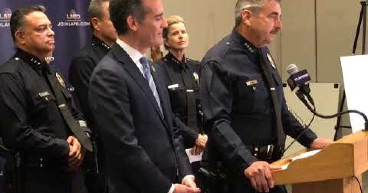 L.A. Police Chief Charlie Beck announces early retirement, ending eight ...