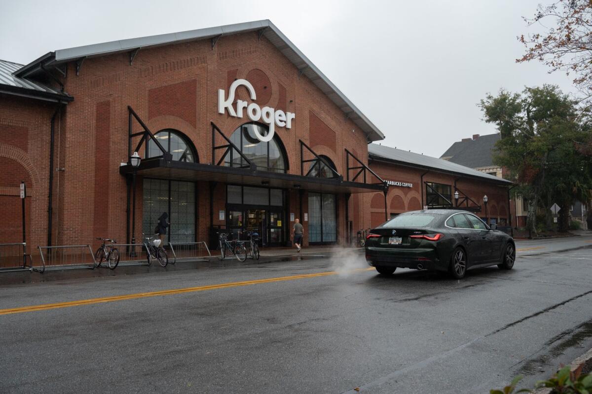 Kroger's sales are climbing as consumers cook more at home - Los ...
