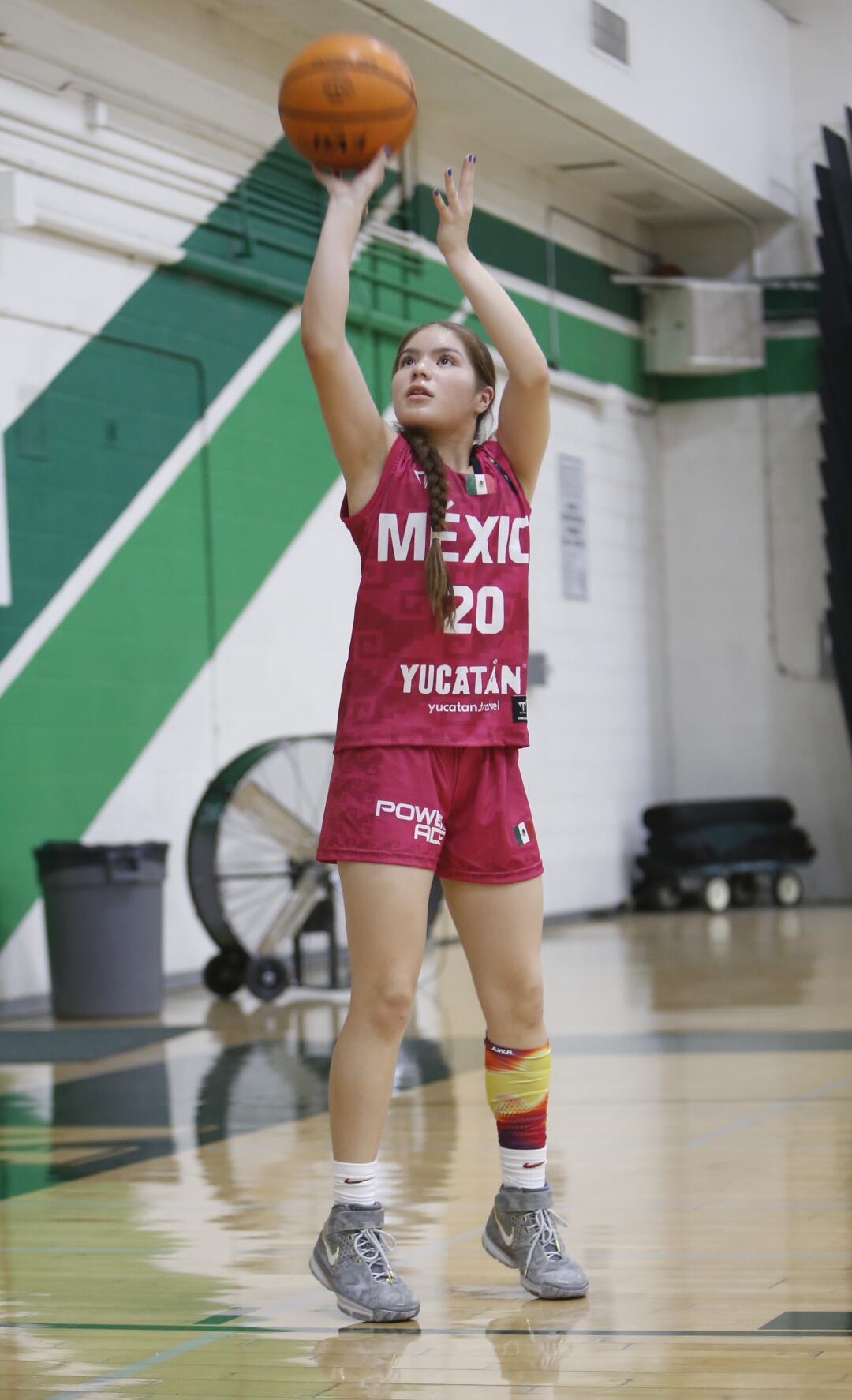 La prospecto Isabella Escribano eligió jugar con México - Los Angeles Times