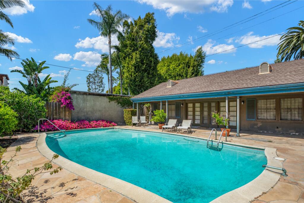 Carl Reiner’s two Beverly Hills homes sell for combined $16.8 million ...