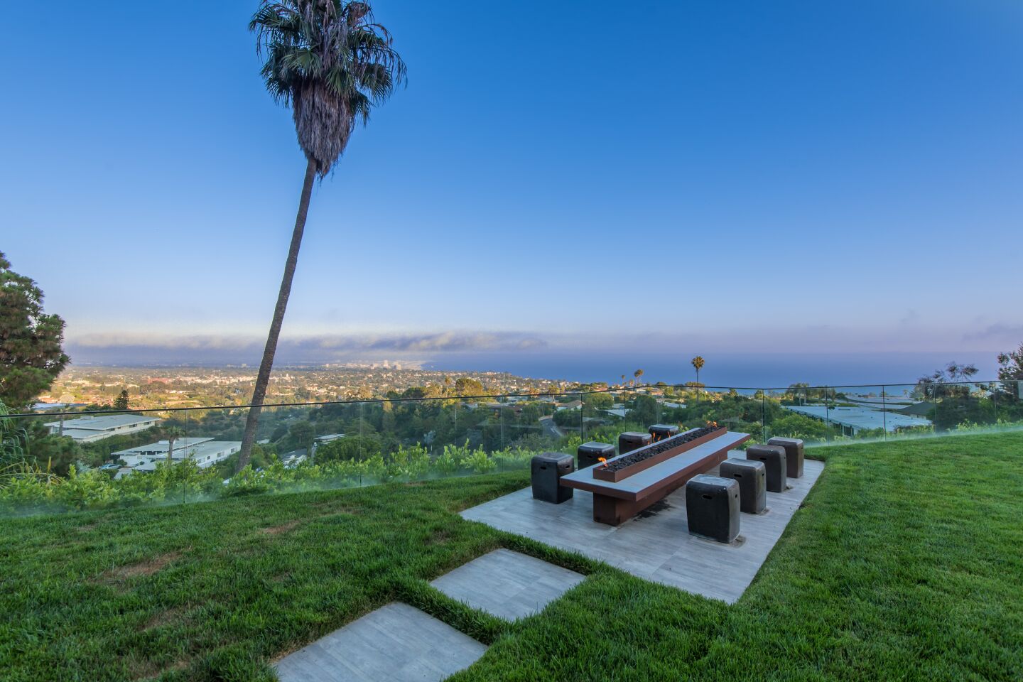 Hot Property: Football's Reggie Bush sells Pacific Palisades home - Los ...