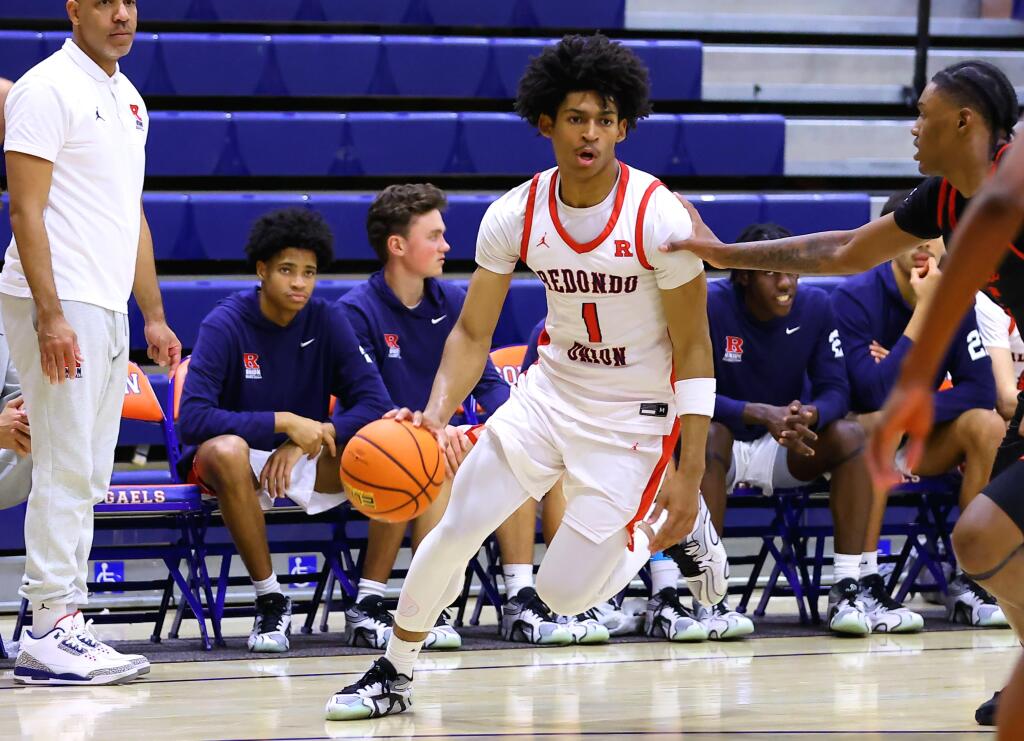 Prep basketball roundup: Unbeaten Redondo Union (9-0) to face Eastvale Roosevelt in Las Vegas ...