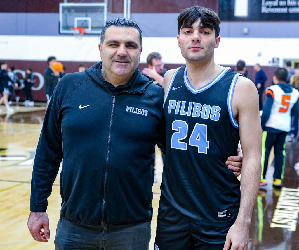 King/Drew reaches championship football game with father-son duo - Los ...