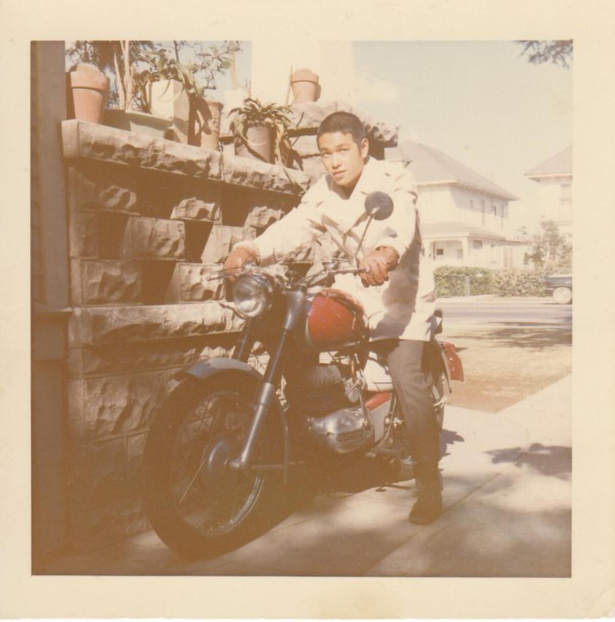 "IQ" author Joe Ide coronavirus quarantine diary - Los Angeles Times