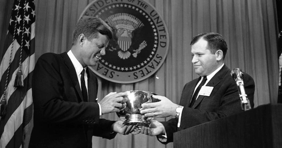 William Small, 'hero to journalism' at CBS, NBC, dies at 93 - Los ...