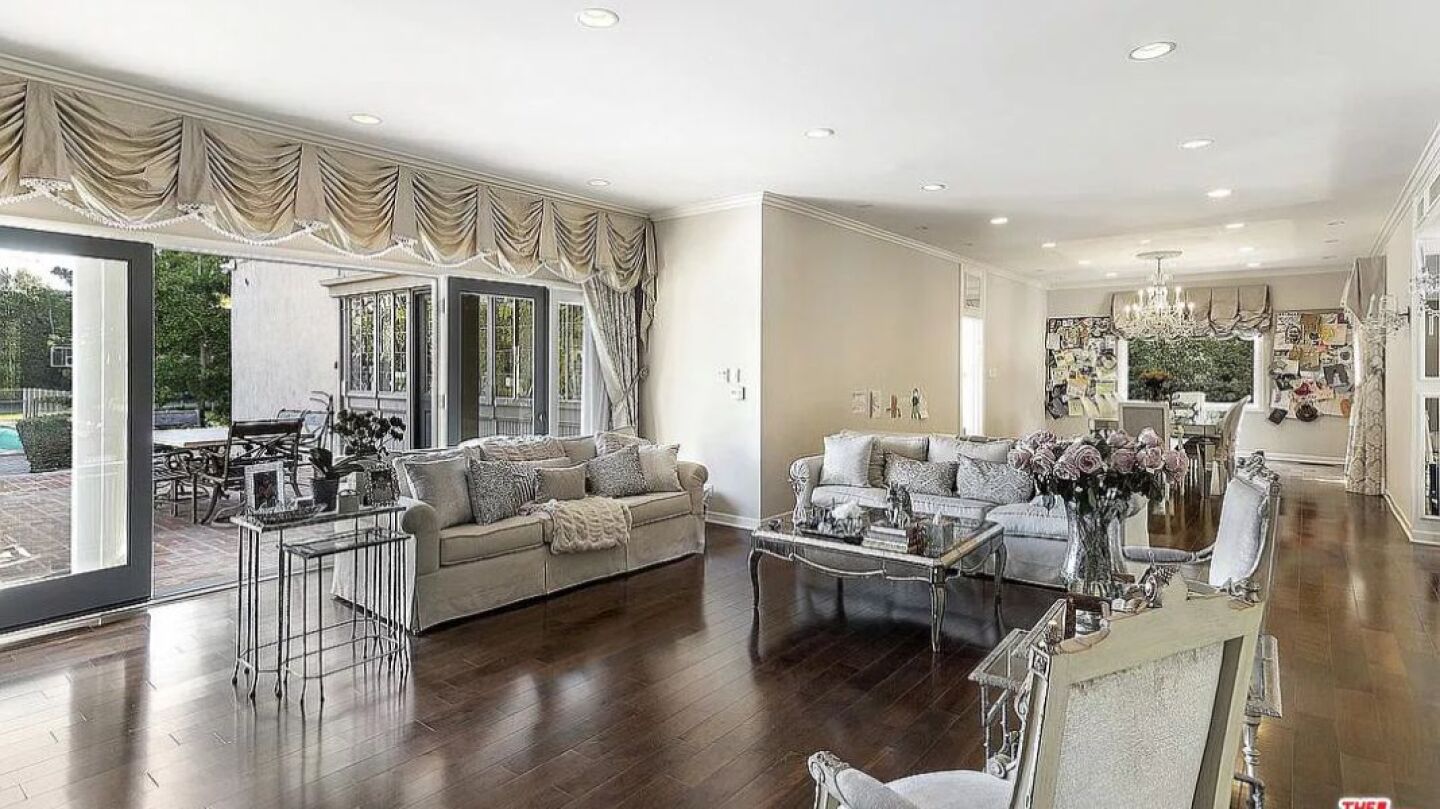 Onetime Beverly Hills home of actress-singer Doris Day lists for $14.5 ...