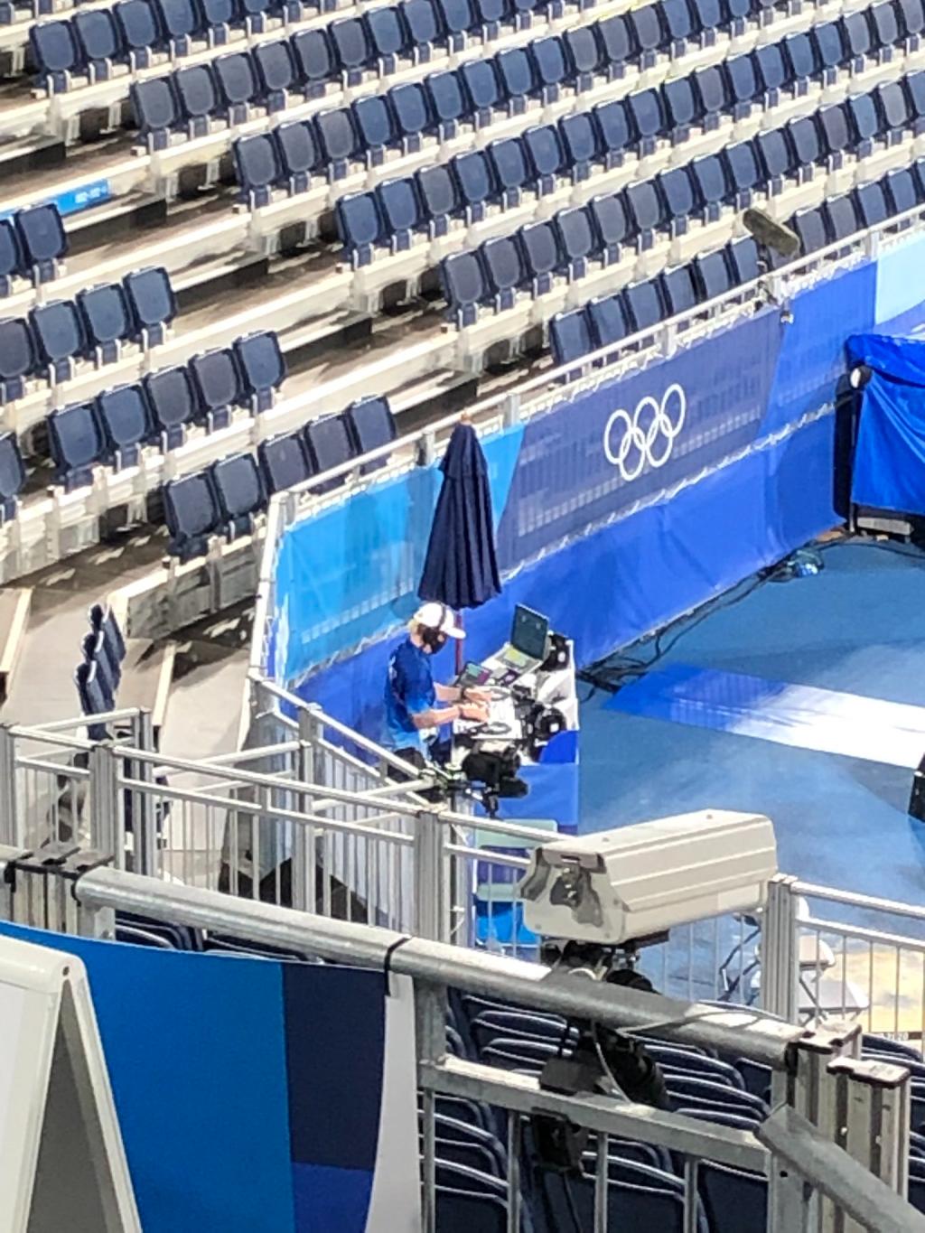 DJ Roueche breaks the silence during an Olympics without fans - Los ...