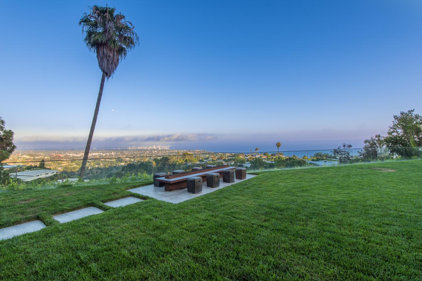Hot Property: Football's Reggie Bush sells Pacific Palisades home - Los ...