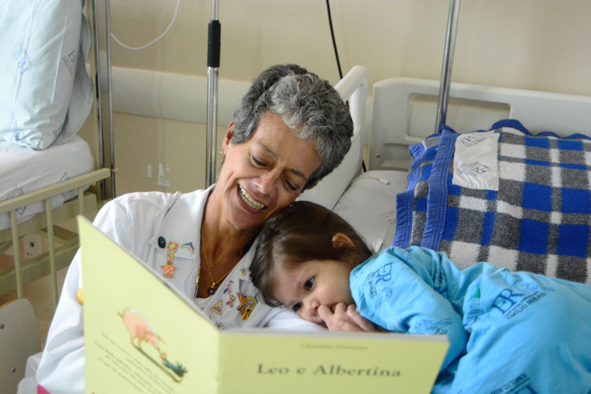 Pain relief prescription for kids: 30 minutes with a story - Los ...