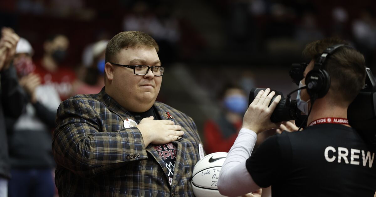 Luke Ratliff, an Alabama hoops superfan gone too soon - Los Angeles Times