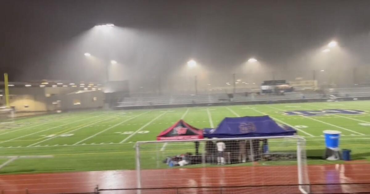 Soccer players show their toughness in pouring Los Angeles rain - Los ...