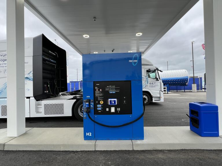 First big-rig hydrogen fuel station in the U.S. opens in California ...