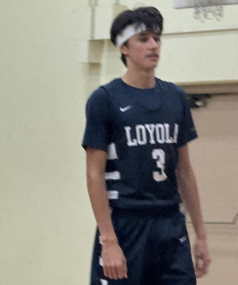 Prep basketball roundup: Loyola has a dunker to create excitement in ...