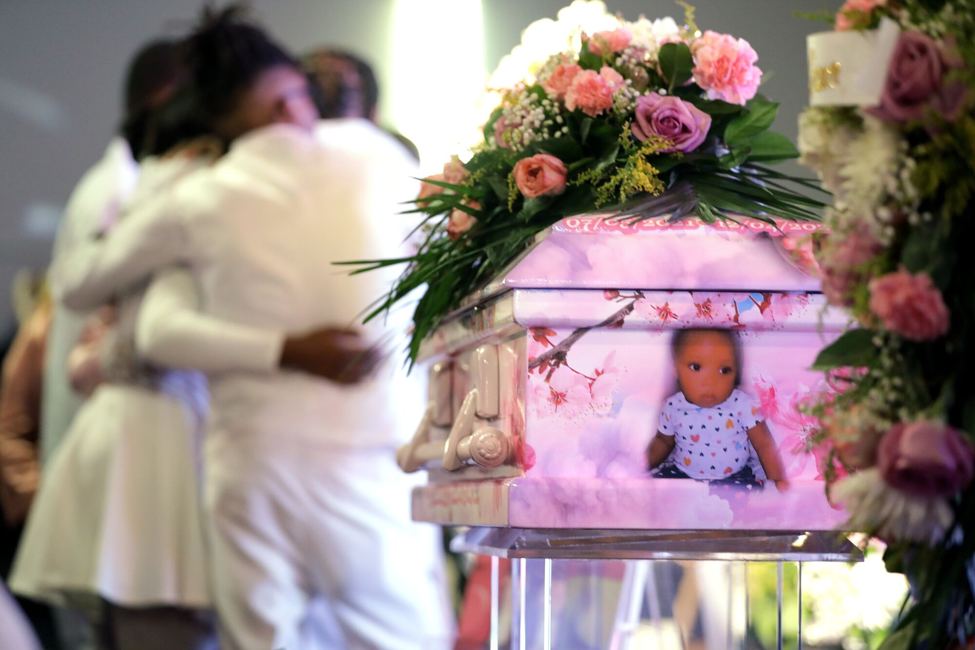 Photos: Family members mourn during the funeral service for Leilani ... Photos: Family members mourn during the funeral service for Leilani ...