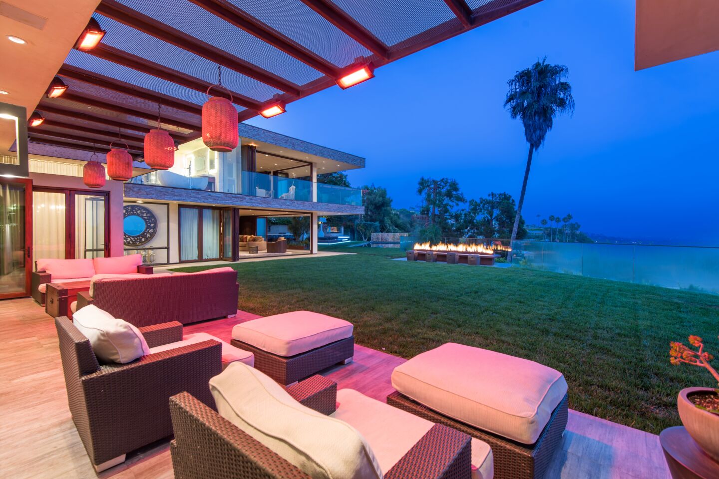 Hot Property: Football's Reggie Bush sells Pacific Palisades home - Los ...