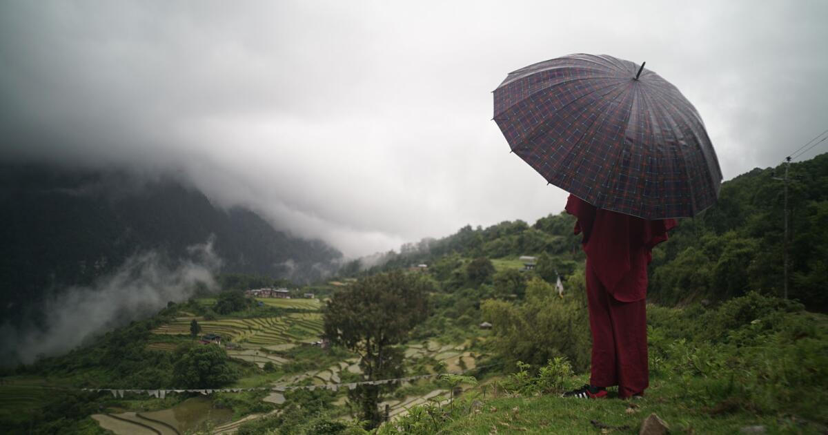 'Sing Me a Song' review: Romance meets technology in Bhutan - Los ...