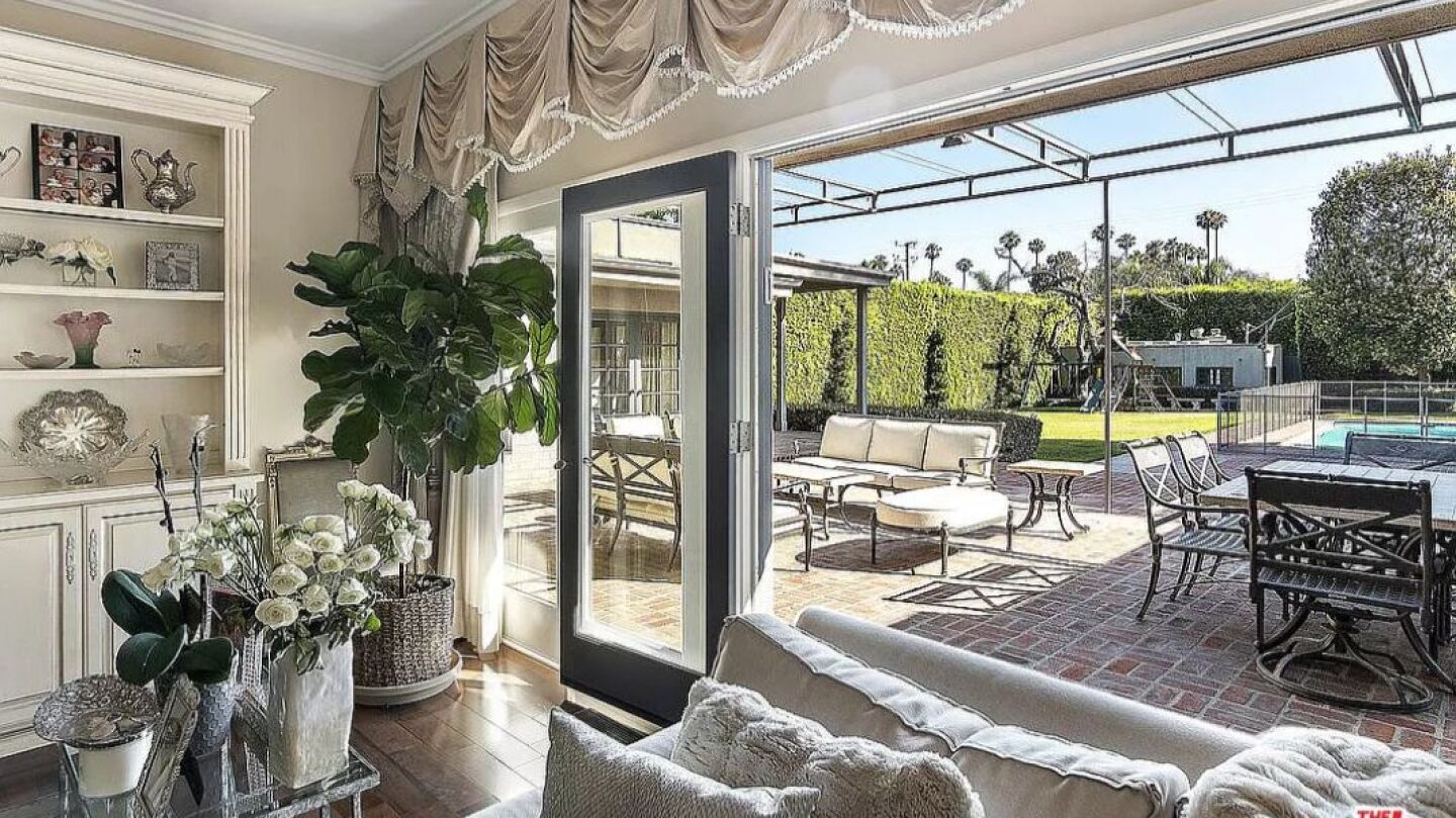 Onetime Beverly Hills home of actress-singer Doris Day lists for $14.5 ...