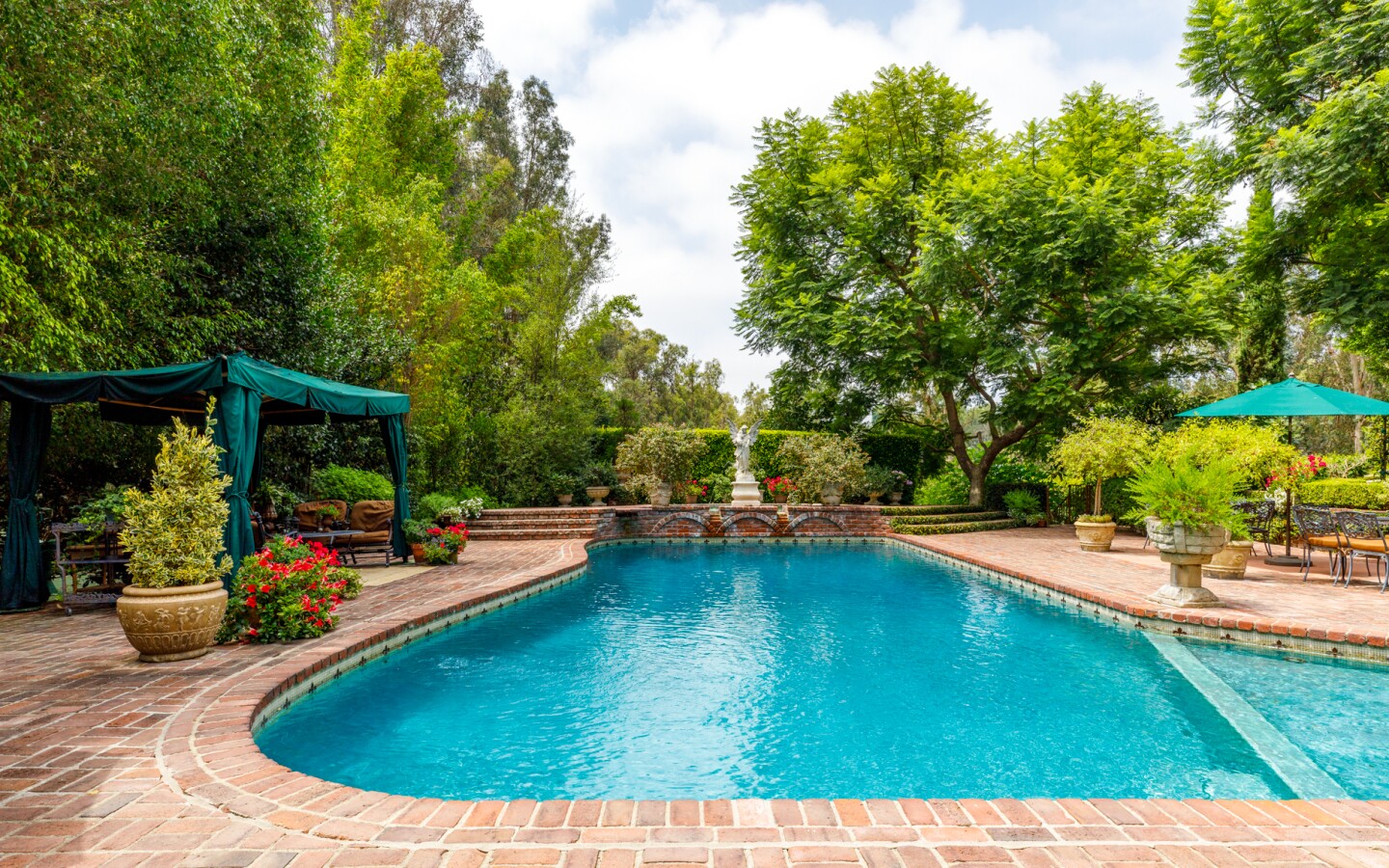 Hot Property: Priscilla Presley selling longtime Beverly Hills home ...