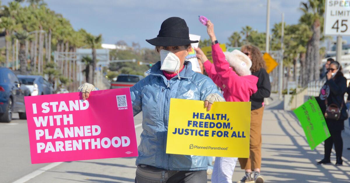 Planned Parenthood backers rally for rights ahead of inauguration - Los ...